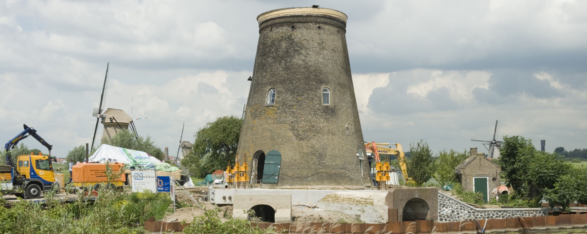 Lifting the dutch 'tower of Pisa' (UNESCO) - Bresser